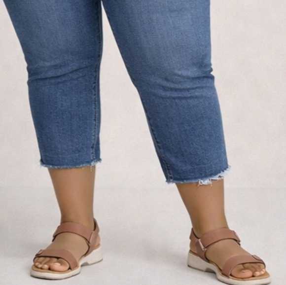 Born | Shoes | Born Brown Strap Flat Sandals Size Wide | Poshmark